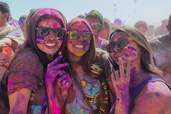 Ideas to celebrate Holi at work | Holi Celebration in Office